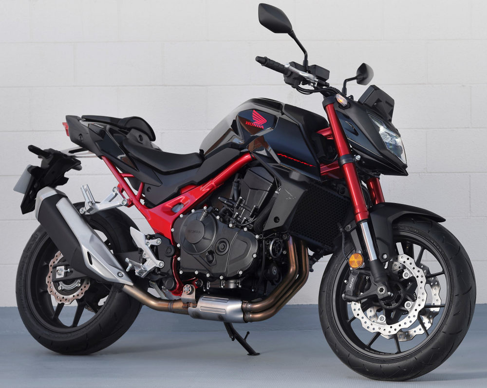 Suzuki GSX-8S VS Honda CB750 Hornet : le duel roadster de 2023