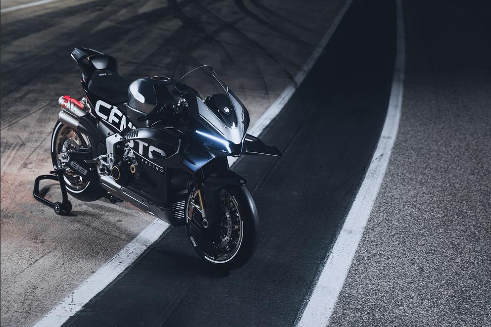 CFMoto V4 SR-RR : un concept de missile sol-sol à l'EICMA (...)