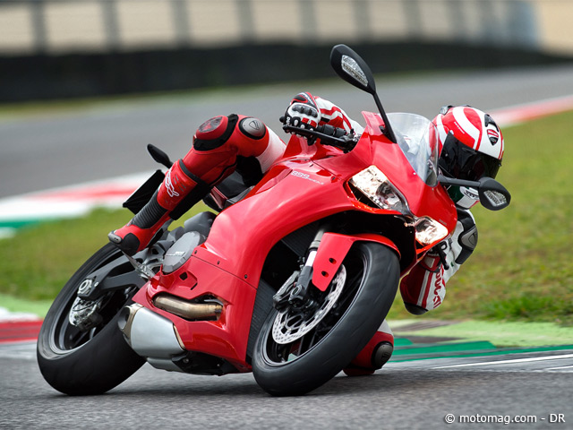 Nouveauté 2014 : Ducati 899 Panigale, remplaçante de la 848 (...)