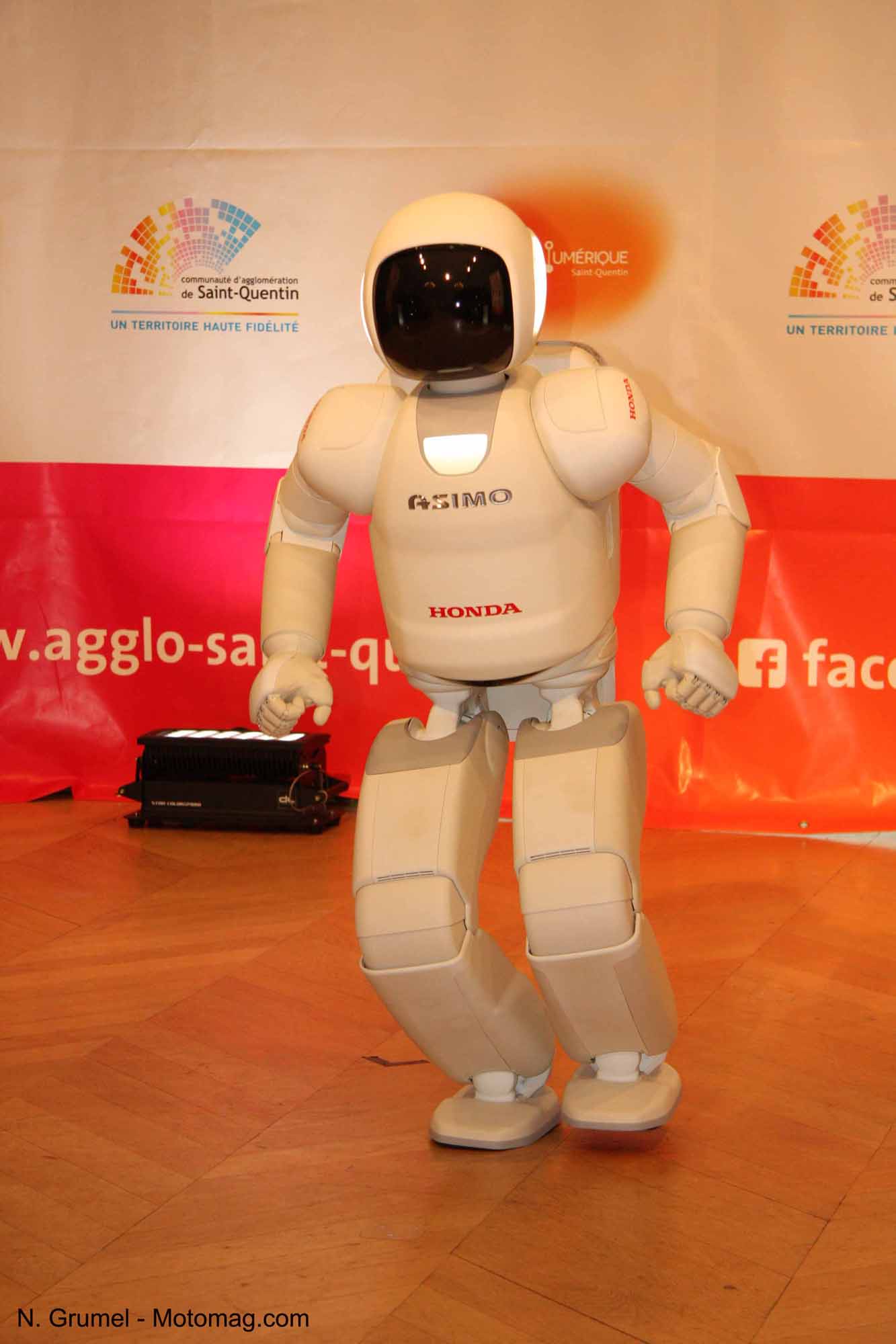 Futur : Honda présente le robot Asimo en France (+vidéo)