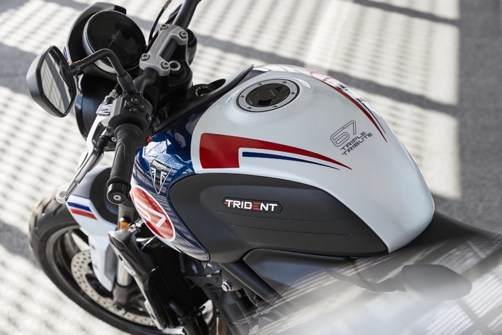 Triumph présente sa Trident Triple Tribute