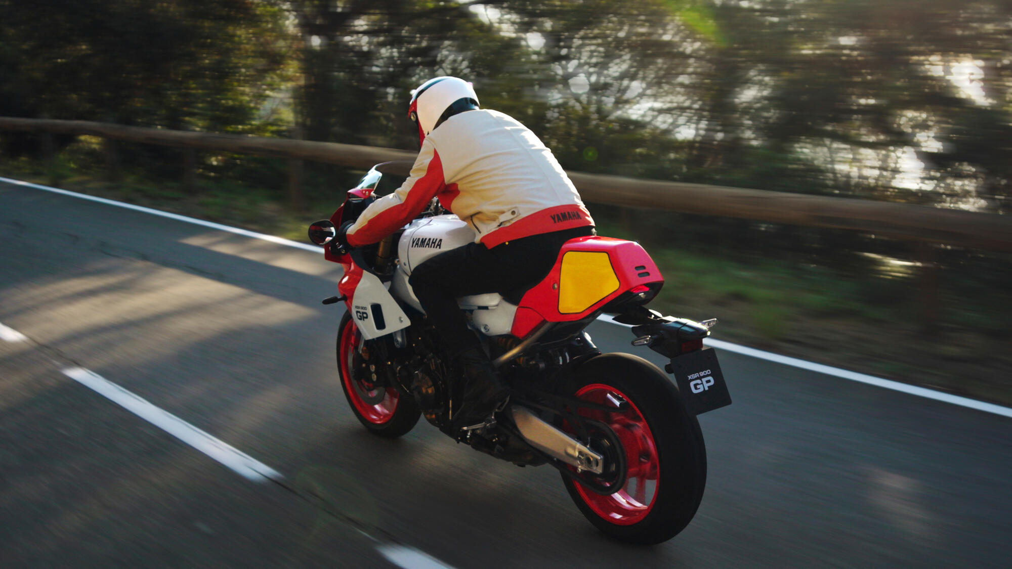 Yamaha XSR900 GP 2024 : du sport dans le rétro