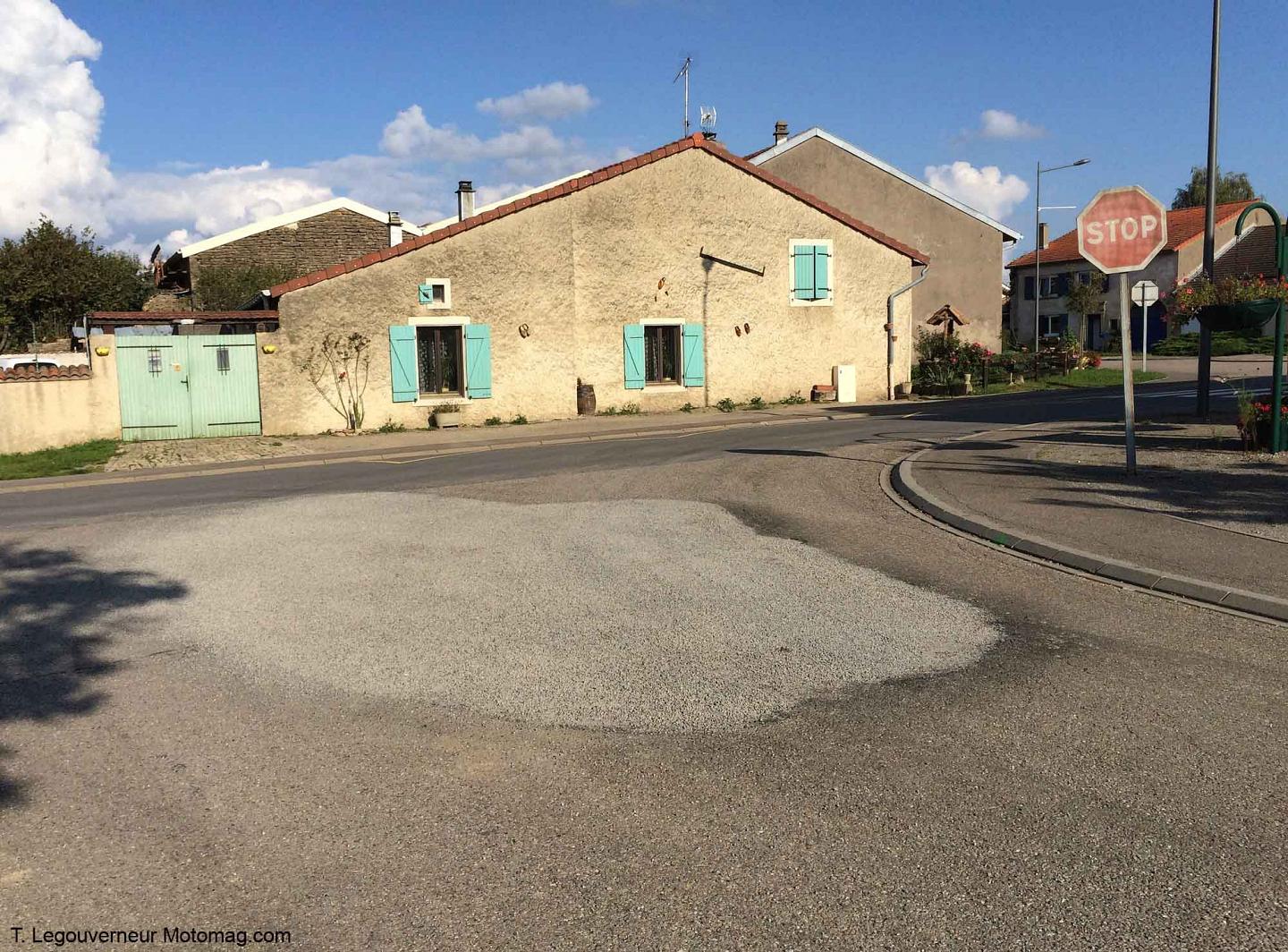 Casque d’Or à la mairie qui balaie les rustines de (...)