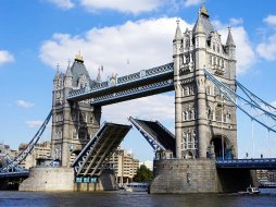 Moto extrême : Robbie Maddison en "no-handed backflip" sur (...)